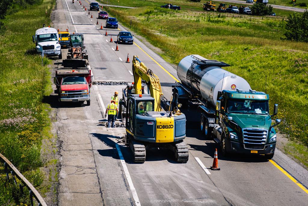 Roadway Safety Tips for Semi-Truck Drivers in Highway Construction Zones